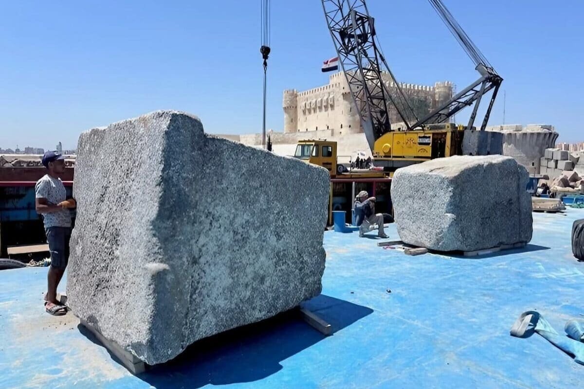 Emergen bloques monumentales de la puerta del Faro de Alejandría • La ...